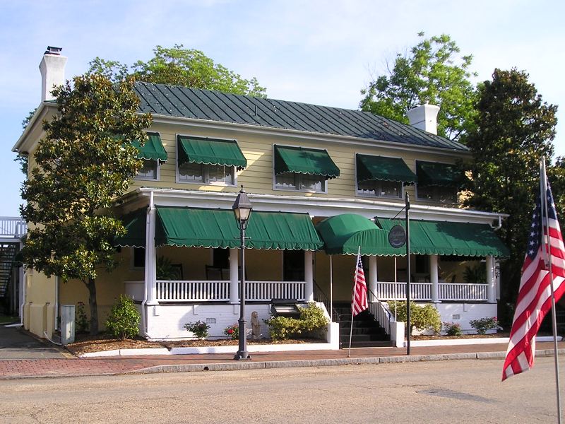 The Haunted Smithfield Inn – ENCYCLOPEDIA STRANGE